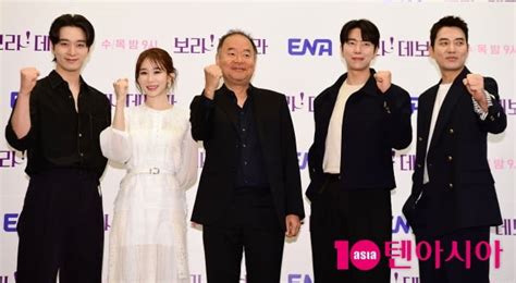 Ten 포토 보라 데보라 힘찬 파이팅 텐아시아 Ten 포토 보라 데보라 힘찬 파이팅 텐아시아