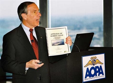 Mayor Daley bulldozes Chicago's Meigs Field - AOPA