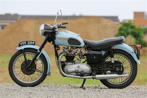 大のアメリカ好きが乗る、英国車。｜1957 TRIUMPH T110 | Dig-it [ディグ・イット]