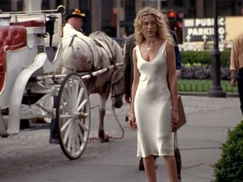 13 Of The Most Iconic Carrie Bradshaw Outfits From Sex And The City
