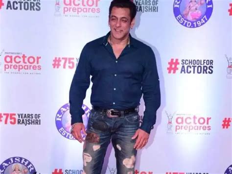 Kangana Ranaut Vanity Van Kangana Ranauts Vanity Customised For Rs 65 Lakh Reveals Ketan