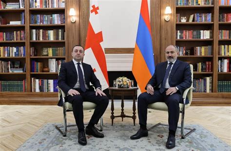 პრემიერ მინისტრი ირაკლი ღარიბაშვილი სომხეთის რესპუბლიკის პრემიერ მინისტრს ნიკოლ ფაშინიანს შეხვდა