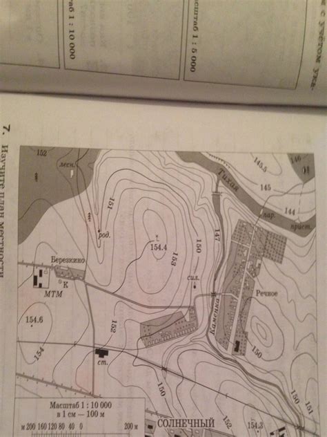 Помогите пожалуйста По плану местности определите А расстояние от домика лесника до Школьные