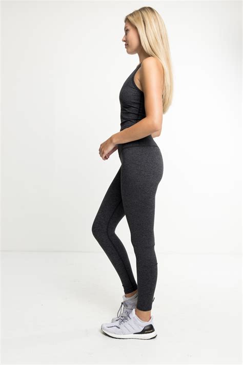 Sara S New View Modeling