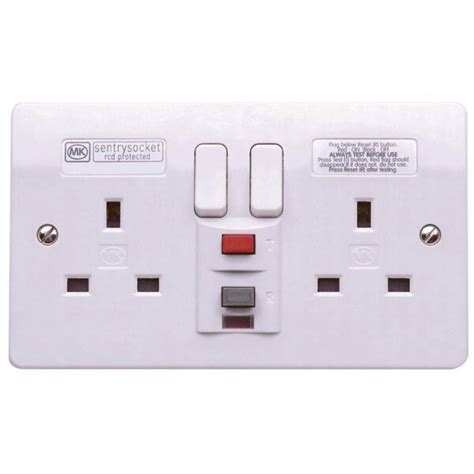 Mk Metalclad Plus 1 Gang Passive Circuit Rcd Protected Socket 13a 30ma White 1600089166