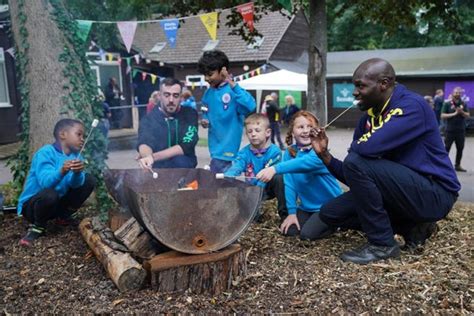 Adventurer Dwayne Fields To Succeed Bear Grylls As New Uk Chief Scout Indy100