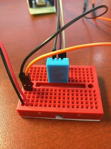 battery powered esp8266 temperature humidity monitor with dht11