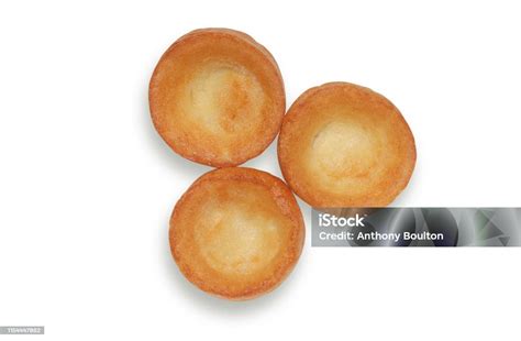오버 헤드에서 촬영 한 3 개의 요크 셔 푸딩 클리핑 패스로 흰색 배경에 고립 요크셔 푸딩에 대한 스톡 사진 및 기타 이미지 요크셔 푸딩 컷아웃 0명 Istock