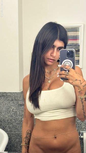 Foto Mia Khalifa Bugil Pakai Hijab