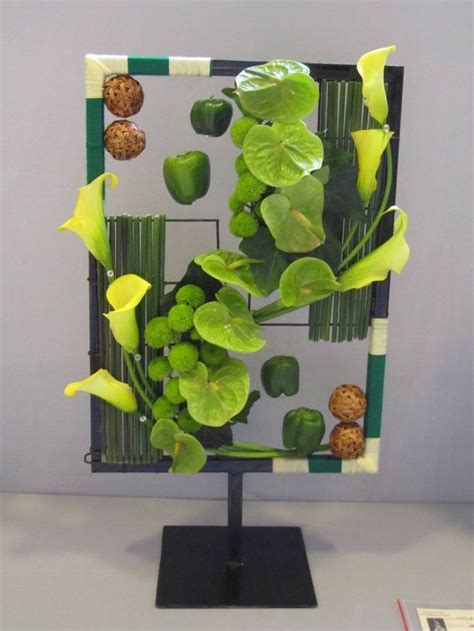 Pin By Barbara Weiler On Framed Designs Floral Art Arrangements Modern Flower Arrangements
