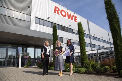 Finalistin Dr Alexandra Kohlmann Mit „she Succeeds“ Urkunde