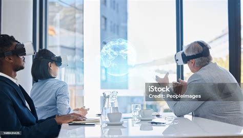 가상 현실 Vr 지구 홀로그램 또는 비즈니스 회의 협업 증강 현실 또는 Ai 소프트웨어 디지털 트랜스포메이션 미래 메타버스 또는 다양성 팀 계획 글로벌 네트워킹 전략 업무