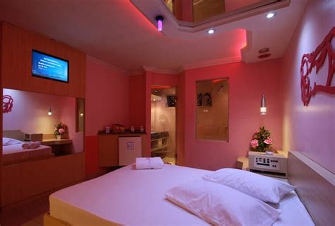 Kiss Me Motel