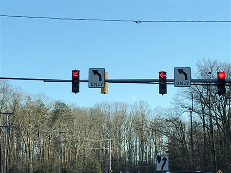 This Misaligned Left Turn Light Rmildlyinteresting