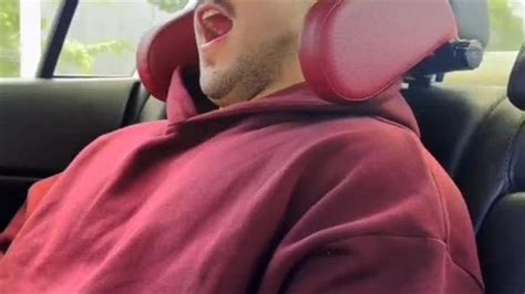 پشت گردنی و نگه دارنده سر و گردن خواب رو نماشا