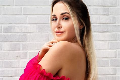 Cathy Lugner beginnt 2021 sofort mit heißer Popo Show