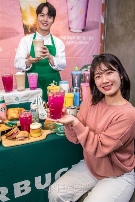 [포토] 스타벅스 더 맛있어진 `스타벅스 리프레셔`등 여름음료 4종 출시 디지털타임스
