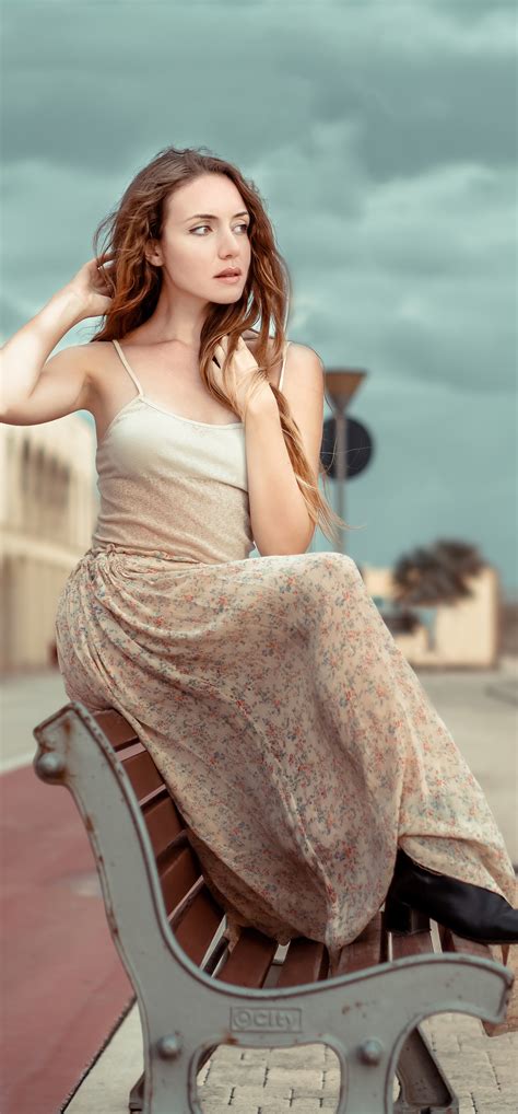 X Valentina Model Looking Away K Iphone Xs Max Hd K Wallpapers Images Backgrounds