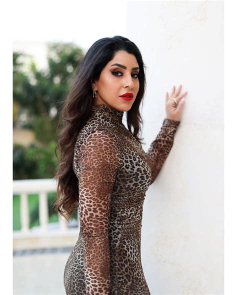 هل خضعت آيتن عامر لعمليات تجميل للحصول على إطلالتها الجديدة؟ مجلة هي