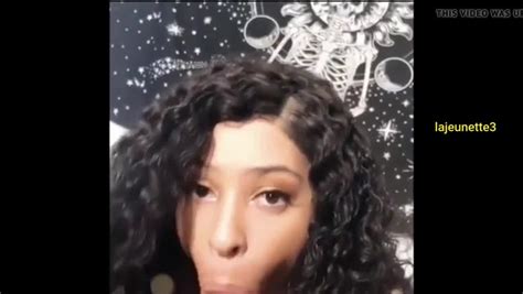 Magnifique Beurette A Khal Suce En Tennant Ses Bouclettes