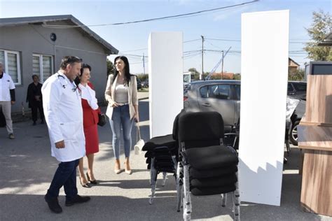 Општина Грачаница опремила болницу у Лапљем Селу новим инвентаром РТГ