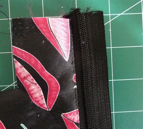 How To Replace A Zipper Tutorial Sewn By Tanya Blog