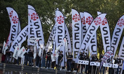 Secb Nos Manifestamos En La Sede Social De Caixabank Secb