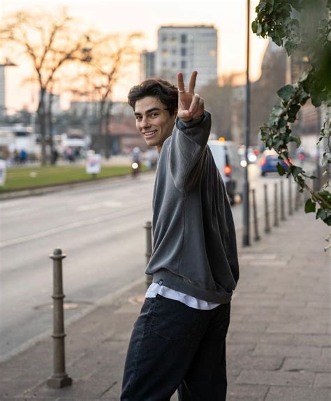 John Logan Ideias De Fotos Poses Poses Masculinas