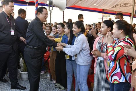 សម្តេចតេជោ ហ៊ុន សែន បន្តចុះជួបសំណេះសំណាលជាមួយកម្មករ និយោជិតសរុបជាង ១ម៉ឺន ៦ពាន់នាក់