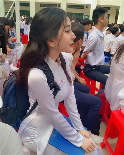 Đây Là Cô Gái Mỗi Lần Diện áo Dài Trắng Lại Khiến Người Ta Thốt Lên