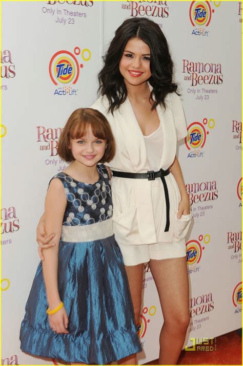 Disney Br Anos De Magia Disney Selena Gomez E Joey King Na
