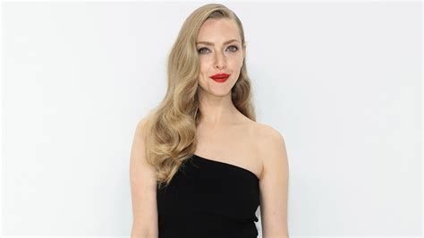 Amanda Seyfried Handled Her Wardrobe Malfunction At The Critics Choice Awards Like A Prowatch