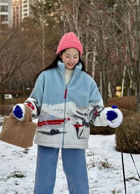 패션엔 ‘전진 아내 류이서 집 앞에서도 화보 알록달록 눈밭 산책룩