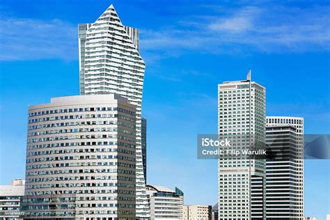 바르샤바의 비즈니스 및 금융 지구의 현대적인 고층 빌딩 0명에 대한 스톡 사진 및 기타 이미지 0명 건물 외관 건물 정면 Istock