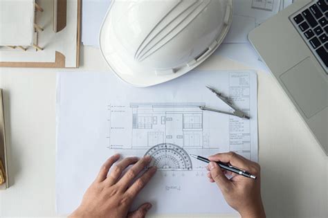 청사진에 건축가 엔지니어 직장 건축 개념에 건축 프로젝트에 대 한 엔지니어링 도구 작업프로젝트 청사진 눈금자 및 분배기 건설업자에 대한 스톡 사진 및 기타 이미지 Istock