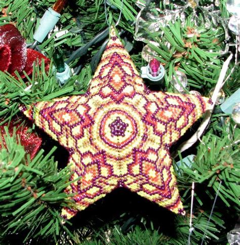 Украшения из бисера Звезда на елке