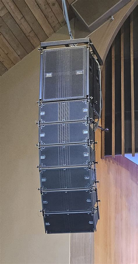 File Line Array Speakers Wikimedia Commons