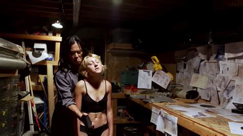 Lauren Lakis Nuda ~30 Anni In Gun Woman