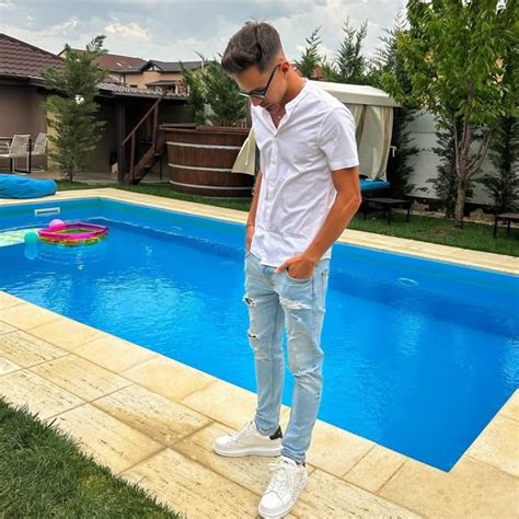 Radu Raduemanuell • Threads Say More