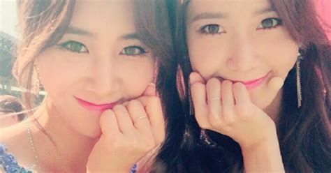 소녀시대 유리·윤아 데칼코마니 셀카 커플링 인증