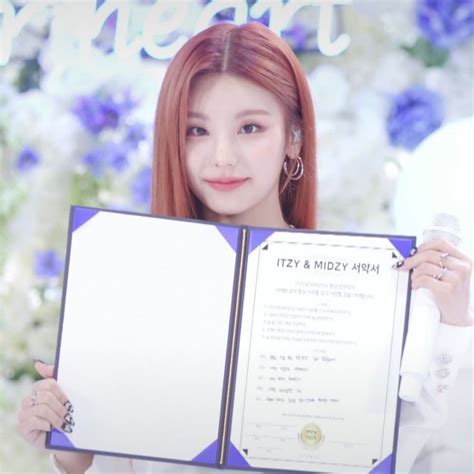 Itzy Jisu Pics Itzy Pics Twitter Itzy 90s Anime Kpop