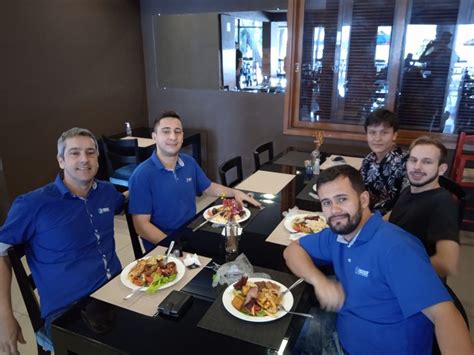 crescer indústria de automação no linkedin comemoração de resultados