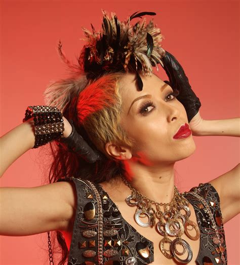 Singer Bio Chelo Aestrid