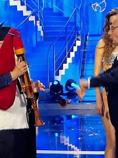 Ciao Darwin Paolo Bonolis Perde Le Staffe In Diretta Tv