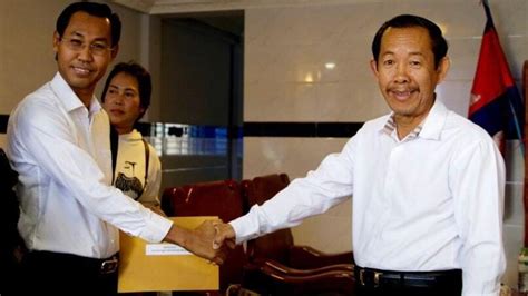 លោក រ៉ុង ឈុន រងការព្រមានពីអាជ្ញាធរ បន្ទាប់ពីប្រកាសទៅចូលគណបក្សថ្មី