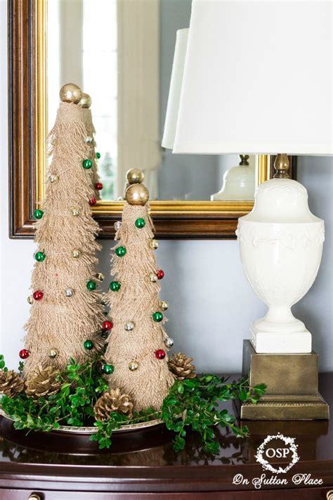 30 Elegant Burlap Christmas Decorations Ideas Flawssy