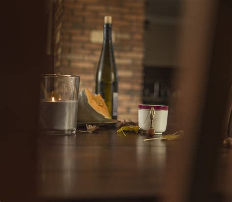 무료 이미지 덩굴 가을 호박 음주 감각 아직도 인생 사진 정물 노랑 표 방 사진술 유리 가구 목재 바닥 그림 마시는 것 식기류