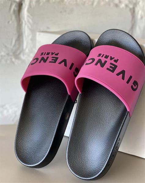 Шльопанці — ціна 1999 грн у каталозі Босоніжки Купити жіночі речі за доступною ціною на Шафі