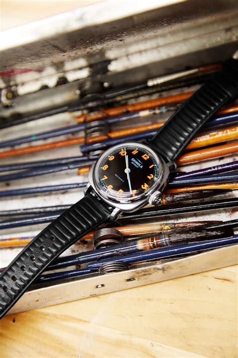 The Shinola Mechanic Is Detroit Watchmaker S First Manual Timepiece Maxim