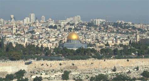 Жительница Иерусалима рассказала о реакции людей на ракетную атаку на город Monavista Daily